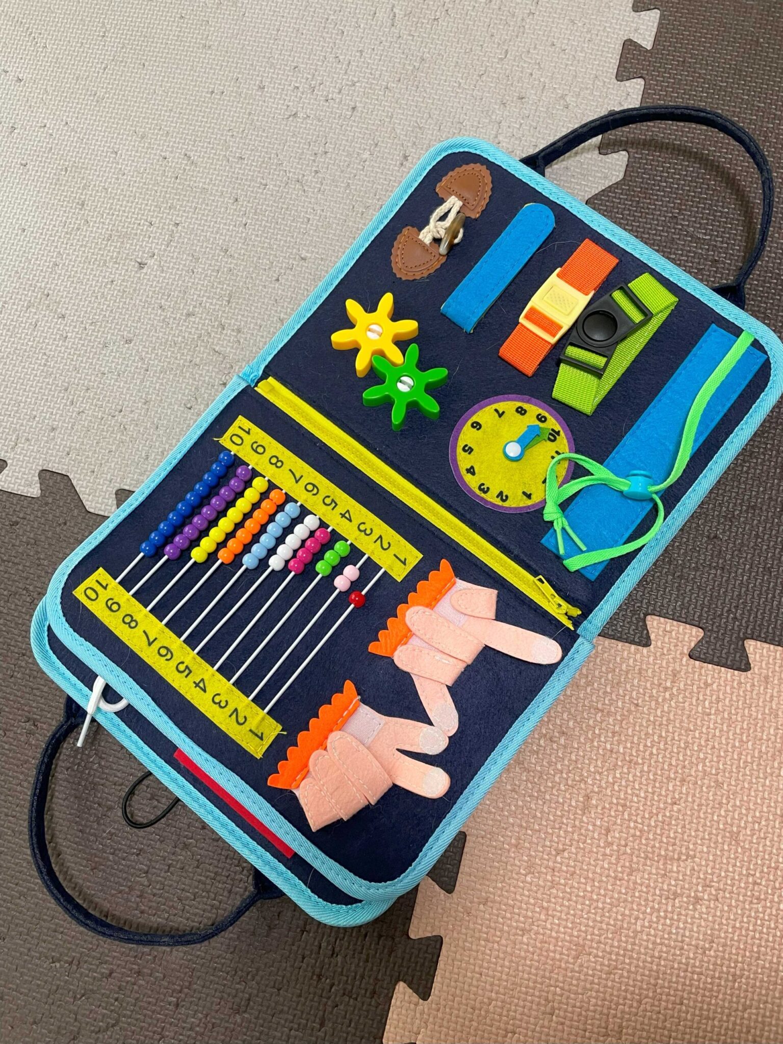 【実体験】ビジーボードは何歳から？遊ばないって本当？買ってみた感想とおすすめ - じまにゃんの黒歴史